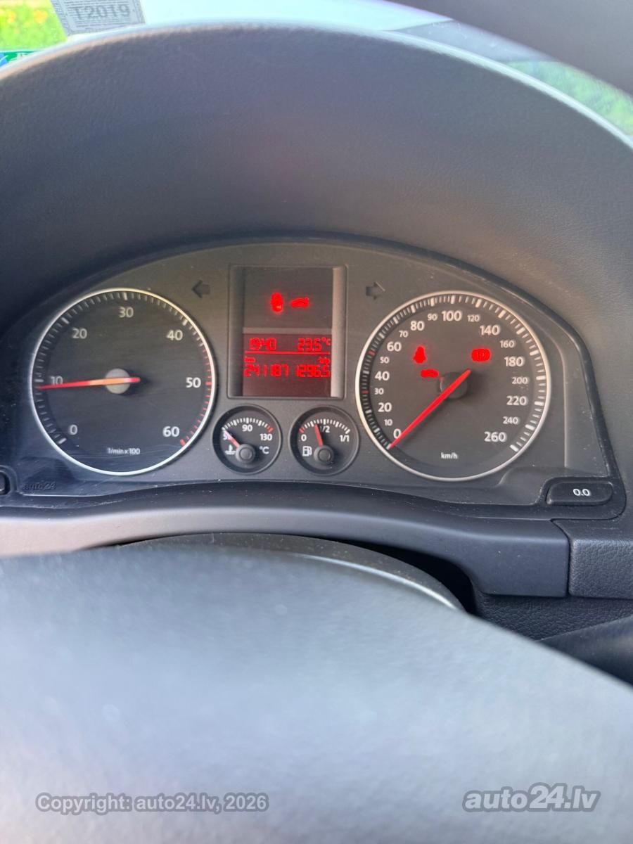 Pelēks Volkswagen Golf Plus 2006 Tallina, ar dzinēja tilpumu 1.90 L un nobraukumu 0 tūkst. km par 2200 €, foto 11 vietnē AUTOMOTO.COM.LV