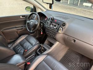 Grey Volkswagen Golf Plus 2006 in Tukums, with an engine capacity of 2.00 L and mileage of 401 thousand km for 3490 €, photo 14 on AUTOMOTO.COM.LV