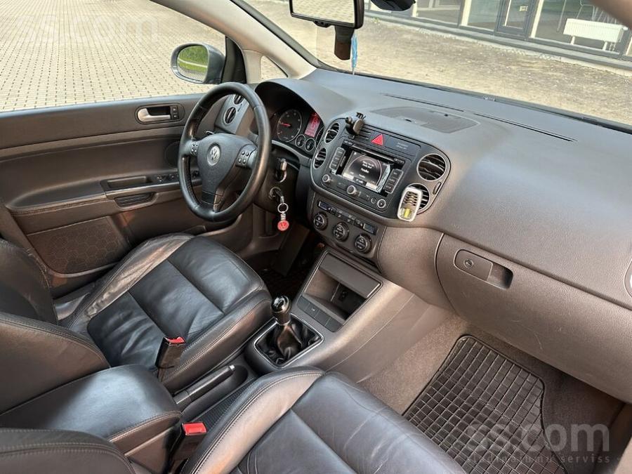 Grey Volkswagen Golf Plus 2006 in Tukums, with an engine capacity of 2.00 L and mileage of 401 thousand km for 3490 €, photo 14 on AUTOMOTO.COM.LV