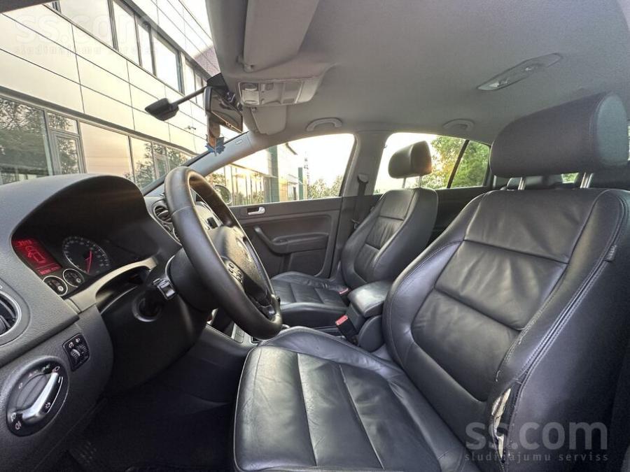 Grey Volkswagen Golf Plus 2006 in Tukums, with an engine capacity of 2.00 L and mileage of 401 thousand km for 3490 €, photo 13 on AUTOMOTO.COM.LV