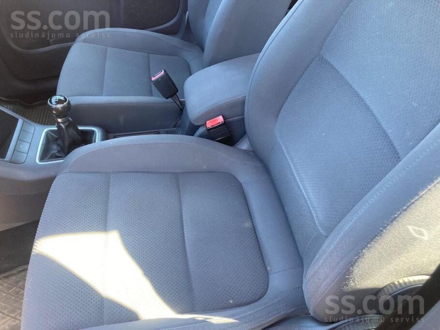 Grey Volkswagen Golf Plus 2006 in Riga, with an engine capacity of 2.00 L and mileage of 323 thousand km for 1400 €, photo 14 on AUTOMOTO.COM.LV