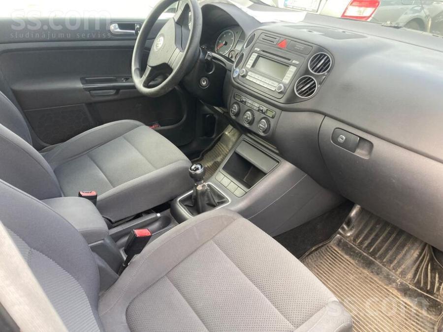 Grey Volkswagen Golf Plus 2006 in Riga, with an engine capacity of 2.00 L and mileage of 323 thousand km for 1400 €, photo 15 on AUTOMOTO.COM.LV