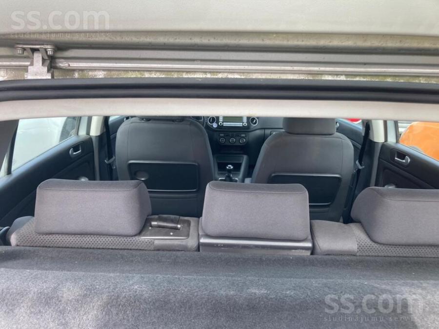 Grey Volkswagen Golf Plus 2006 in Riga, with an engine capacity of 2.00 L and mileage of 323 thousand km for 1400 €, photo 17 on AUTOMOTO.COM.LV