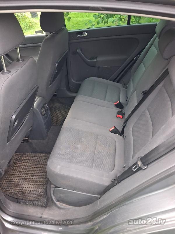 Pelēks Volkswagen Golf Plus 2006 Pērnava, ar dzinēja tilpumu 1.90 L un nobraukumu 360 tūkst. km par 1300 €, foto 7 vietnē AUTOMOTO.COM.LV