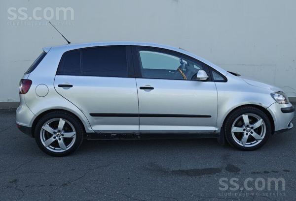 Grey Volkswagen Golf Plus 2006 in Daugavpils, with an engine capacity of 1.90 L and mileage of 345 thousand km for 1300 €, photo 8 on AUTOMOTO.COM.LV