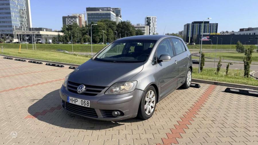 Grey Volkswagen Golf Plus 2006 in Vilnius, with an engine capacity of 1.97 L and mileage of 236 thousand km for 1750 €, photo 1 on AUTOMOTO.COM.LV