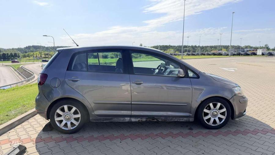 Grey Volkswagen Golf Plus 2006 in Vilnius, with an engine capacity of 1.97 L and mileage of 236 thousand km for 1750 €, photo 6 on AUTOMOTO.COM.LV