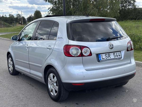 Volkswagen Golf Plus 2006 Viļņa vietnē Pelēks Volkswagen Golf Plus 2006 Viļņa, ar dzinēja tilpumu 1.97 L un nobraukumu 242 tūkst. km par 2700 €, foto 4 vietnē AUTOMOTO.COM.LV