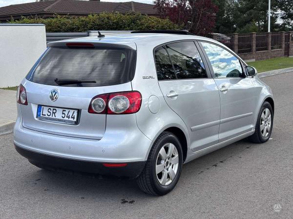 Volkswagen Golf Plus 2006 Viļņa vietnē Pelēks Volkswagen Golf Plus 2006 Viļņa, ar dzinēja tilpumu 1.97 L un nobraukumu 242 tūkst. km par 2700 €, foto 6 vietnē AUTOMOTO.COM.LV
