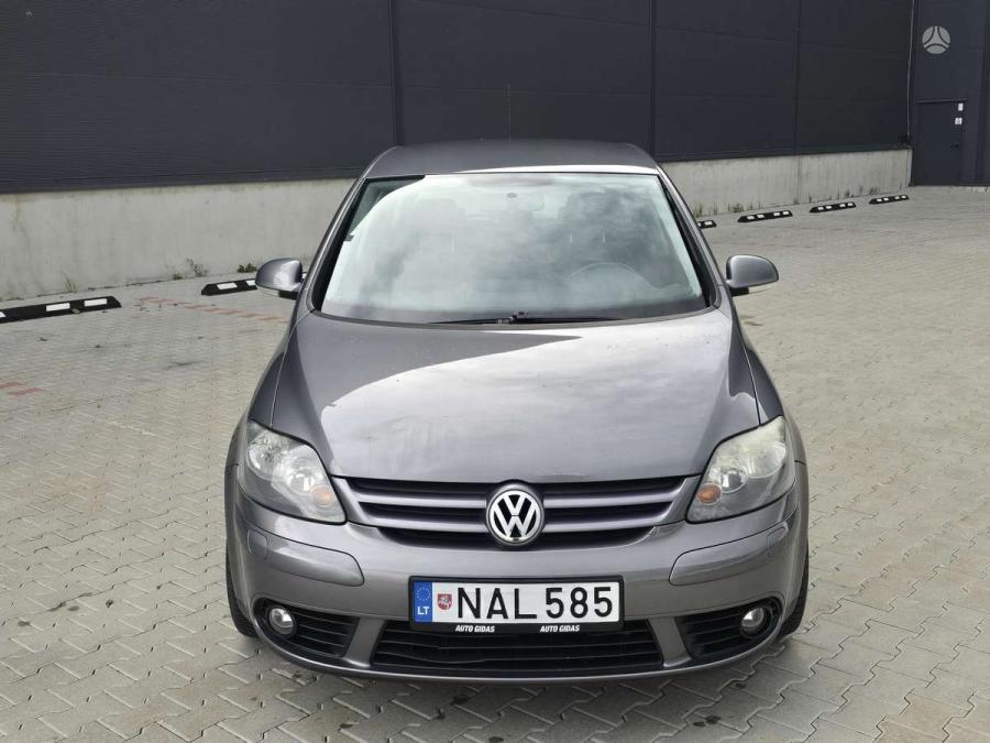 Pelēks Volkswagen Golf Plus 2006 Šauļi, ar dzinēja tilpumu 1.60 L un nobraukumu 134 tūkst. km par 1950 €, foto 3 vietnē AUTOMOTO.COM.LV