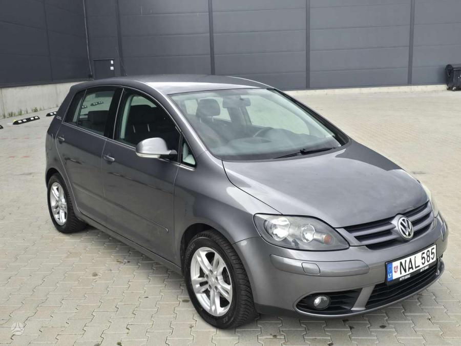 Pelēks Volkswagen Golf Plus 2006 Šauļi, ar dzinēja tilpumu 1.60 L un nobraukumu 134 tūkst. km par 1950 €, foto 4 vietnē AUTOMOTO.COM.LV