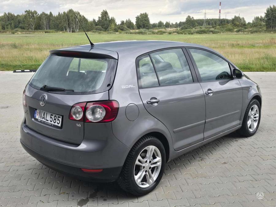 Pelēks Volkswagen Golf Plus 2006 Šauļi, ar dzinēja tilpumu 1.60 L un nobraukumu 134 tūkst. km par 1950 €, foto 5 vietnē AUTOMOTO.COM.LV