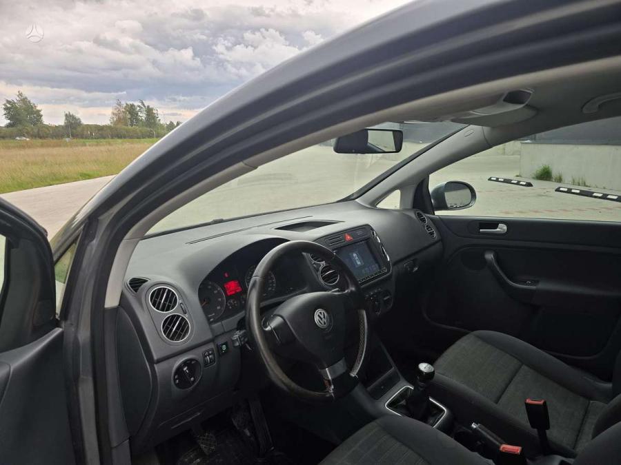 Pelēks Volkswagen Golf Plus 2006 Šauļi, ar dzinēja tilpumu 1.60 L un nobraukumu 134 tūkst. km par 1950 €, foto 10 vietnē AUTOMOTO.COM.LV