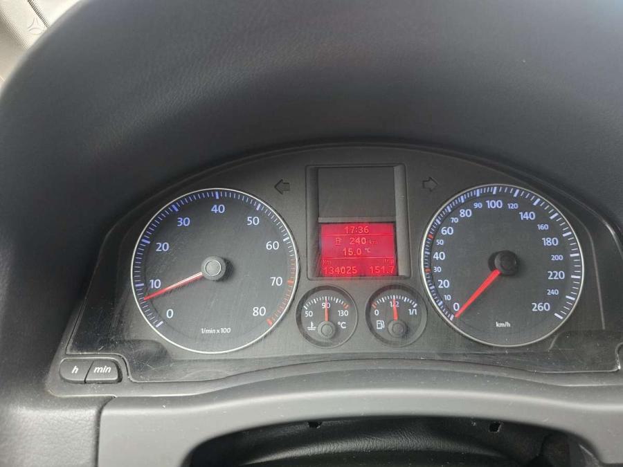 Pelēks Volkswagen Golf Plus 2006 Šauļi, ar dzinēja tilpumu 1.60 L un nobraukumu 134 tūkst. km par 1950 €, foto 15 vietnē AUTOMOTO.COM.LV