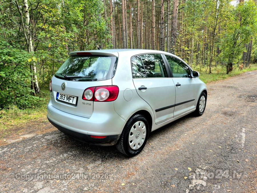 Pelēks Volkswagen Golf Plus 2006 Tallina, ar dzinēja tilpumu 1.60 L un nobraukumu 232 tūkst. km par 990 €, foto 3 vietnē AUTOMOTO.COM.LV