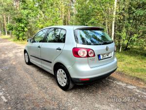 Pelēks Volkswagen Golf Plus 2006 Tallina, ar dzinēja tilpumu 1.60 L un nobraukumu 232 tūkst. km par 990 €, foto 5 vietnē AUTOMOTO.COM.LV