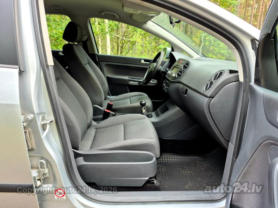 Pelēks Volkswagen Golf Plus 2006 Tallina, ar dzinēja tilpumu 1.60 L un nobraukumu 232 tūkst. km par 990 €, foto 7 vietnē AUTOMOTO.COM.LV