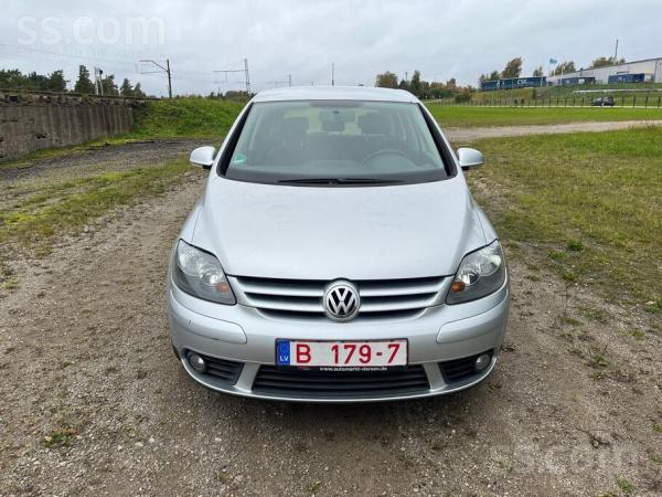 Grey Volkswagen Golf Plus 2006 in Tukums, with an engine capacity of 1.60 L and mileage of 372 thousand km for 2190 €, photo 4 on AUTOMOTO.COM.LV