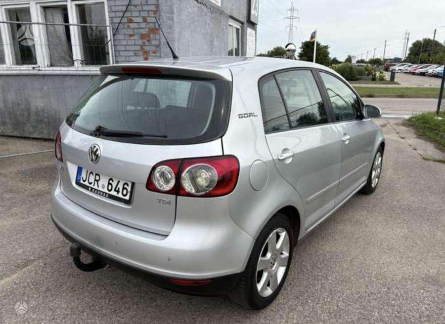 Grey Volkswagen Golf Plus 2007 in Kaunas, with an engine capacity of 1.90 L and mileage of 390 thousand km for 2200 €, photo 3 on AUTOMOTO.COM.LV
