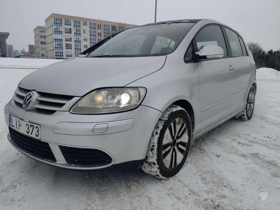 Grey Volkswagen Golf Plus 2007 in Siauliai, with an engine capacity of 1.97 L and mileage of 300 thousand km for 2200 €, photo 1 on AUTOMOTO.COM.LV
