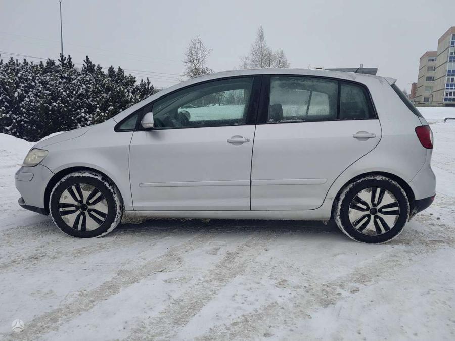 Grey Volkswagen Golf Plus 2007 in Siauliai, with an engine capacity of 1.97 L and mileage of 300 thousand km for 2200 €, photo 2 on AUTOMOTO.COM.LV