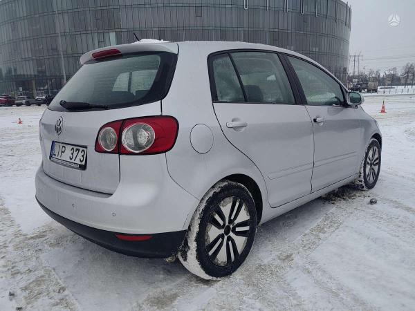 Grey Volkswagen Golf Plus 2007 in Siauliai, with an engine capacity of 1.97 L and mileage of 300 thousand km for 2200 €, photo 5 on AUTOMOTO.COM.LV
