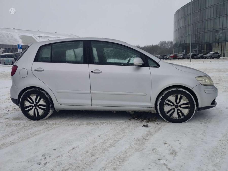 Grey Volkswagen Golf Plus 2007 in Siauliai, with an engine capacity of 1.97 L and mileage of 300 thousand km for 2200 €, photo 6 on AUTOMOTO.COM.LV