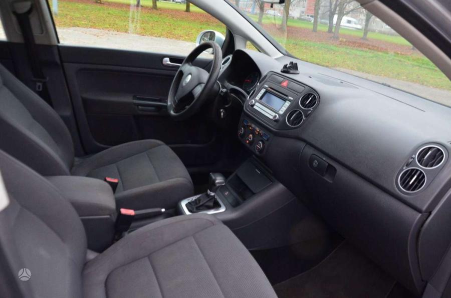 Grey Volkswagen Golf Plus 2007 in Siauliai, with an engine capacity of 1.97 L and mileage of 300 thousand km for 2200 €, photo 14 on AUTOMOTO.COM.LV