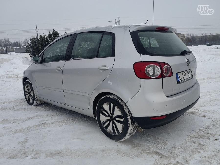 Pelēks Volkswagen Golf Plus 2007 Šauļi, ar dzinēja tilpumu 2.00 L un nobraukumu 300 tūkst. km par 2200 €, foto 3 vietnē AUTOMOTO.COM.LV