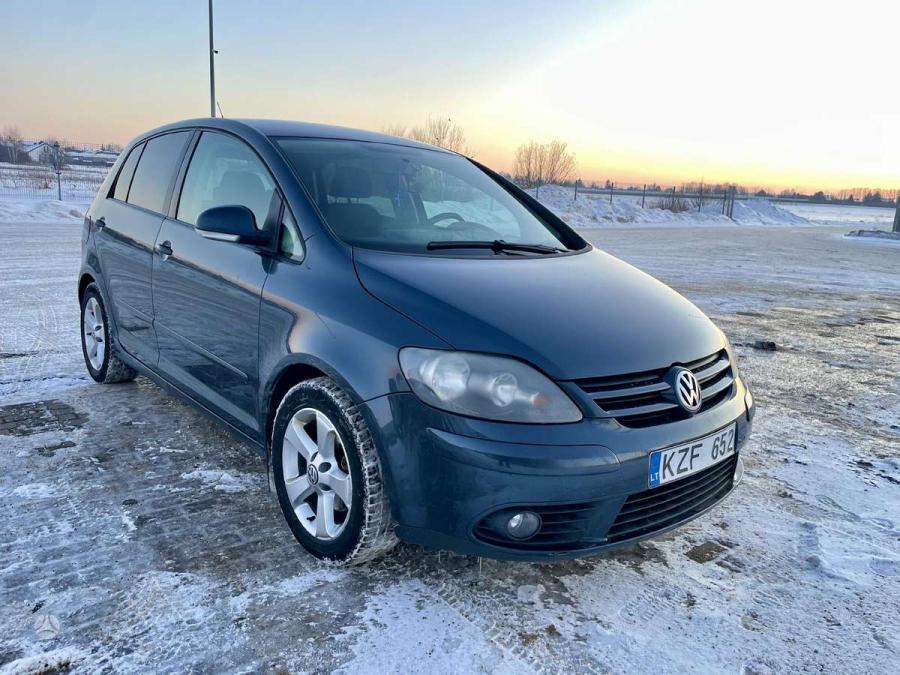 Pelēks Volkswagen Golf Plus 2007 Kauņa, ar dzinēja tilpumu 1.90 L un nobraukumu 300 tūkst. km par 1850 €, foto 3 vietnē AUTOMOTO.COM.LV