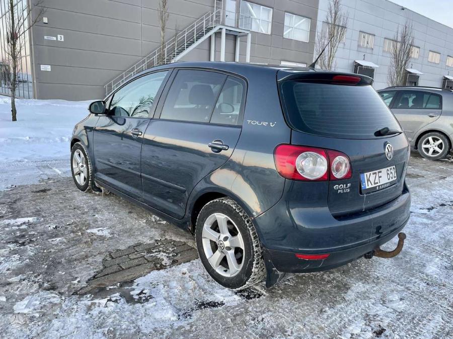 Pelēks Volkswagen Golf Plus 2007 Kauņa, ar dzinēja tilpumu 1.90 L un nobraukumu 300 tūkst. km par 1850 €, foto 5 vietnē AUTOMOTO.COM.LV