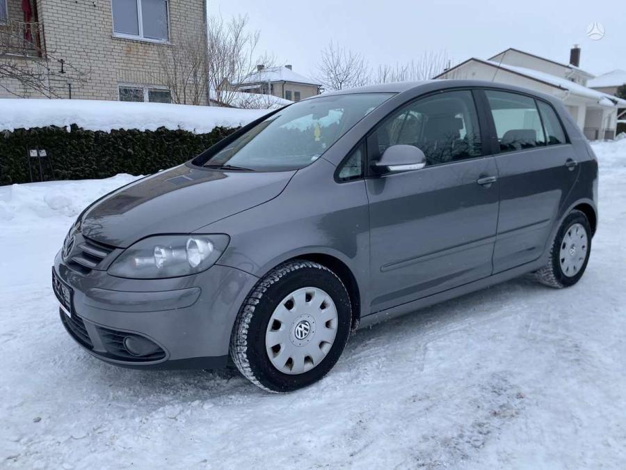 Pelēks Volkswagen Golf Plus 2007 Biržai, ar dzinēja tilpumu 1.39 L un nobraukumu 271 tūkst. km par 2650 €, foto 1 vietnē AUTOMOTO.COM.LV