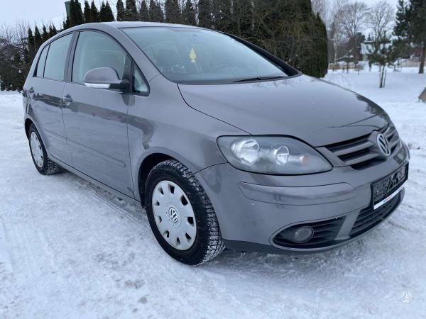 Grey Volkswagen Golf Plus 2007 in Birzai, with an engine capacity of 1.39 L and mileage of 271 thousand km for 2650 €, photo 2 on AUTOMOTO.COM.LV