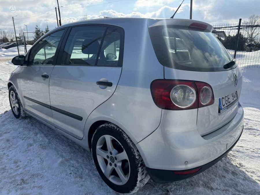Grey Volkswagen Golf Plus 2007 in Kaunas, with an engine capacity of 1.90 L and mileage of 340 thousand km for 1680 €, photo 6 on AUTOMOTO.COM.LV