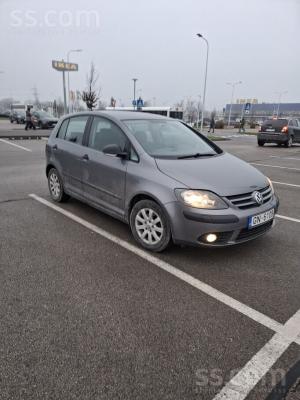 Pelēks Volkswagen Golf Plus 2007 Rīga, ar dzinēja tilpumu 1.90 L un nobraukumu 201 tūkst. km par 2400 €, foto 3 vietnē AUTOMOTO.COM.LV