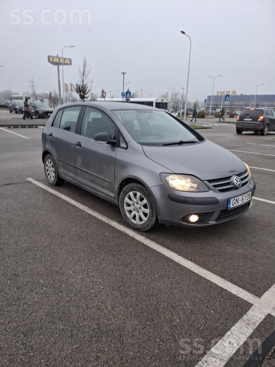 Pelēks Volkswagen Golf Plus 2007 Rīga, ar dzinēja tilpumu 1.90 L un nobraukumu 201 tūkst. km par 2400 €, foto 3 vietnē AUTOMOTO.COM.LV