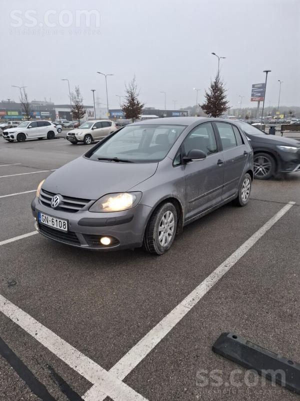 Pelēks Volkswagen Golf Plus 2007 Rīga, ar dzinēja tilpumu 1.90 L un nobraukumu 201 tūkst. km par 2400 €, foto 3 vietnē AUTOMOTO.COM.LV