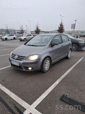 Pelēks Volkswagen Golf Plus 2007 Rīga, ar dzinēja tilpumu 1.90 L un nobraukumu 201 tūkst. km par 2400 €, foto 4 vietnē AUTOMOTO.COM.LV