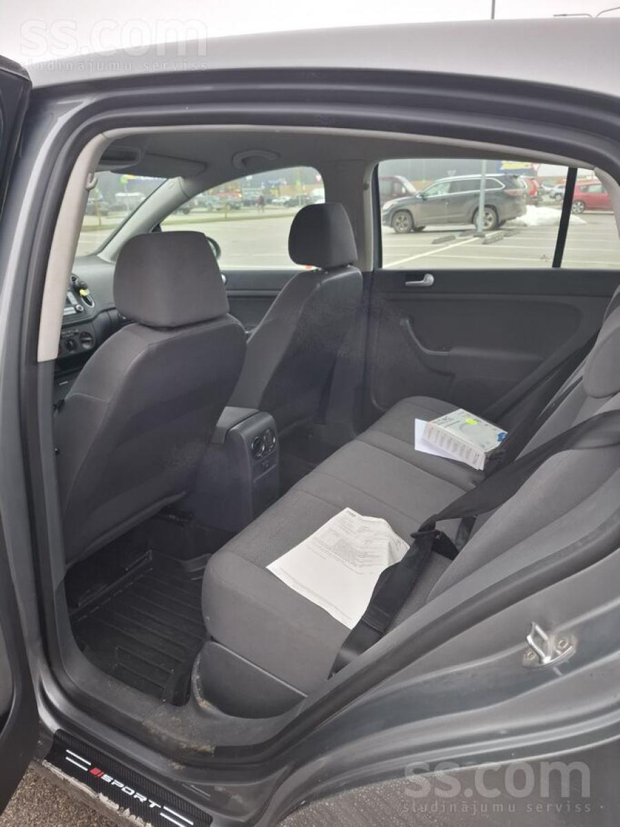 Pelēks Volkswagen Golf Plus 2007 Rīga, ar dzinēja tilpumu 1.90 L un nobraukumu 201 tūkst. km par 2400 €, foto 6 vietnē AUTOMOTO.COM.LV