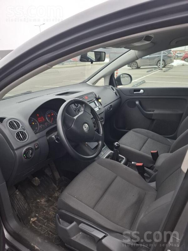Pelēks Volkswagen Golf Plus 2007 Rīga, ar dzinēja tilpumu 1.90 L un nobraukumu 201 tūkst. km par 2400 €, foto 7 vietnē AUTOMOTO.COM.LV