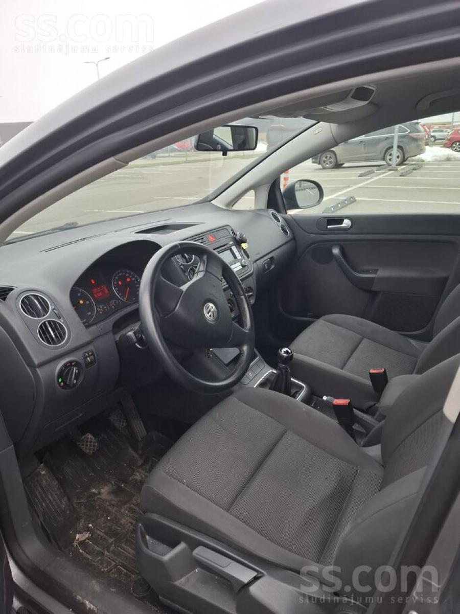 Pelēks Volkswagen Golf Plus 2007 Rīga, ar dzinēja tilpumu 1.90 L un nobraukumu 201 tūkst. km par 2400 €, foto 8 vietnē AUTOMOTO.COM.LV