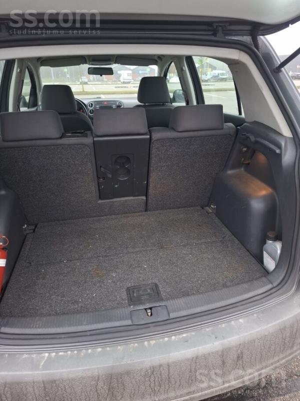 Pelēks Volkswagen Golf Plus 2007 Rīga, ar dzinēja tilpumu 1.90 L un nobraukumu 201 tūkst. km par 2400 €, foto 8 vietnē AUTOMOTO.COM.LV