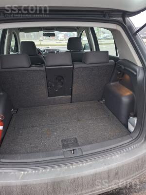 Pelēks Volkswagen Golf Plus 2007 Rīga, ar dzinēja tilpumu 1.90 L un nobraukumu 201 tūkst. km par 2400 €, foto 9 vietnē AUTOMOTO.COM.LV