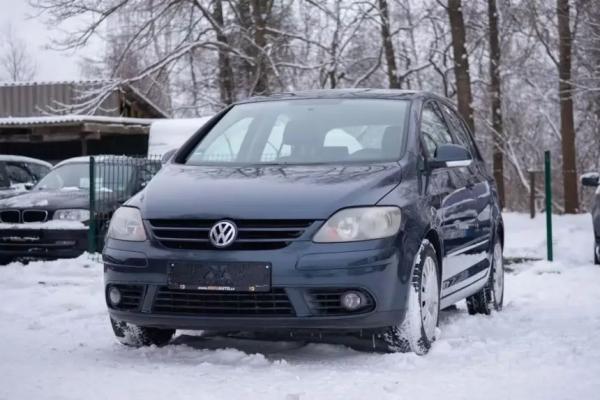 Grey Volkswagen Golf Plus 2007 in Grobiņa, with an engine capacity of 1.90 L and mileage of 267 thousand km for 4250 €, photo 2 on AUTOMOTO.COM.LV