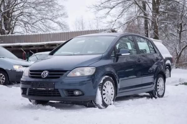 Grey Volkswagen Golf Plus 2007 in Grobiņa, with an engine capacity of 1.90 L and mileage of 267 thousand km for 4250 €, photo 3 on AUTOMOTO.COM.LV