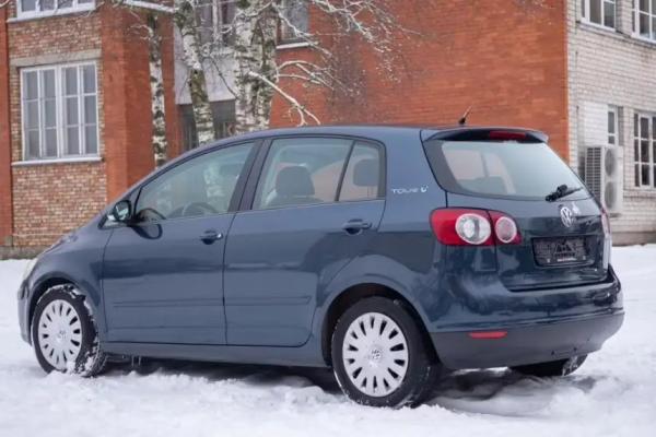 Grey Volkswagen Golf Plus 2007 in Grobiņa, with an engine capacity of 1.90 L and mileage of 267 thousand km for 4250 €, photo 6 on AUTOMOTO.COM.LV