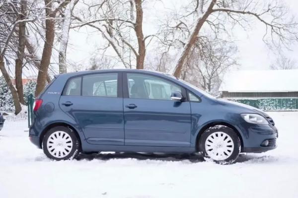 Grey Volkswagen Golf Plus 2007 in Grobiņa, with an engine capacity of 1.90 L and mileage of 267 thousand km for 4250 €, photo 10 on AUTOMOTO.COM.LV