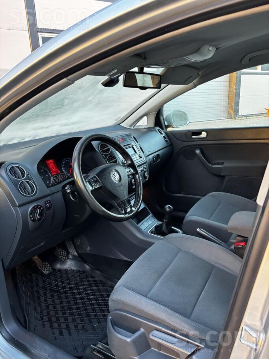 Grey Volkswagen Golf Plus 2007 in Balvi, with an engine capacity of 1.90 L and mileage of 256 thousand km for 2250 €, photo 12 on AUTOMOTO.COM.LV
