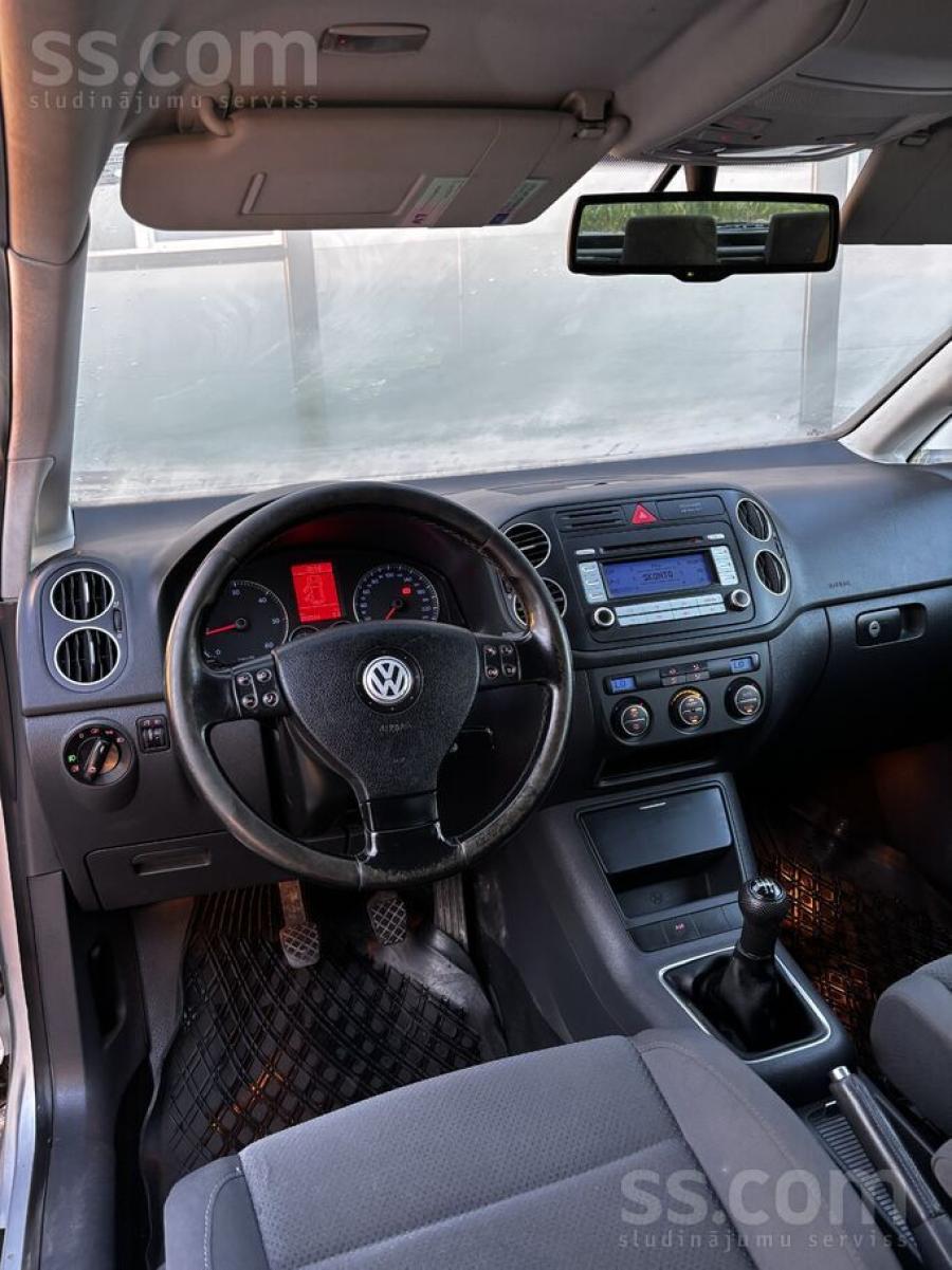 Grey Volkswagen Golf Plus 2007 in Balvi, with an engine capacity of 1.90 L and mileage of 256 thousand km for 2250 €, photo 16 on AUTOMOTO.COM.LV