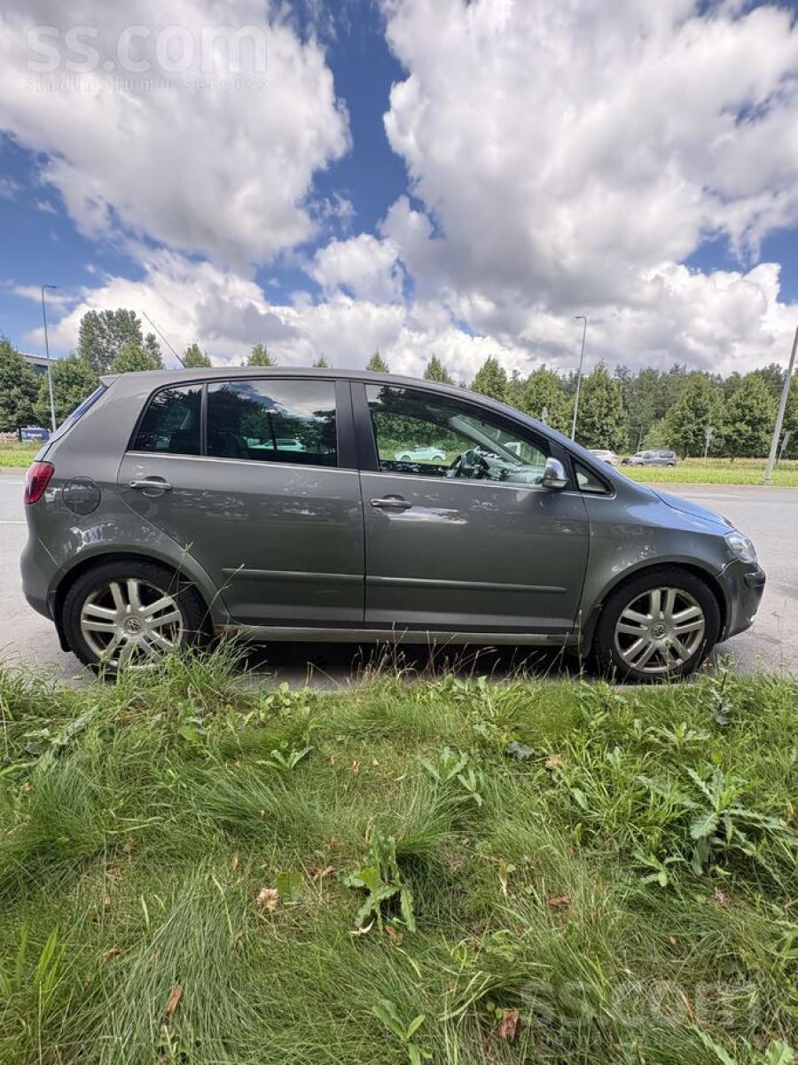 Pelēks Volkswagen Golf Plus 2007 Rīga, ar dzinēja tilpumu 2.00 L un nobraukumu 370 tūkst. km par 1390 €, foto 3 vietnē AUTOMOTO.COM.LV